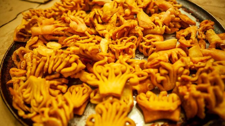 Your Insider's Guide to Losar Eating - YoWangdu Experience Tibet